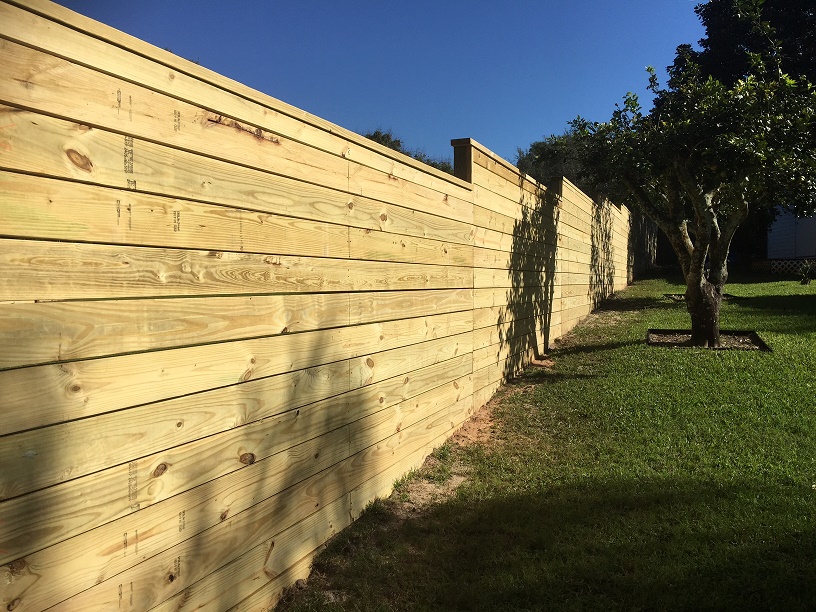 Horizontal Fence - Custom Fence Orlando